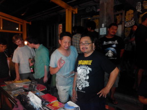 Yuk Mampir ke Lapak!: Interaksi di Lapak Merchandise di Gigs Musik-nya ...